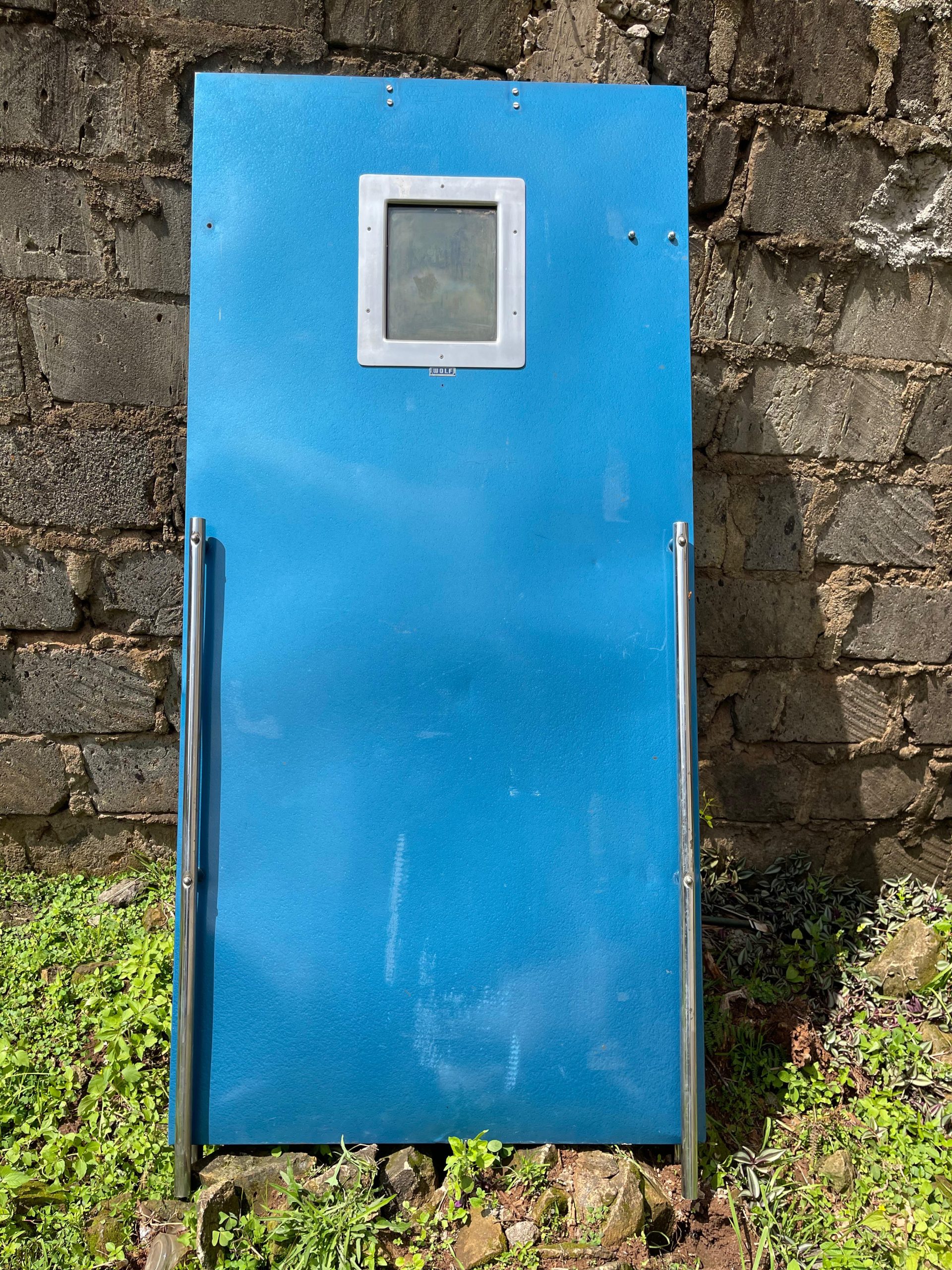 Chest Stand With Grid – Radmed